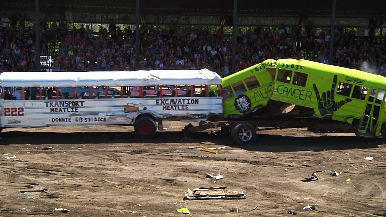 Demolition derby - BIG BUS - (Lachute 2018) - YouTube