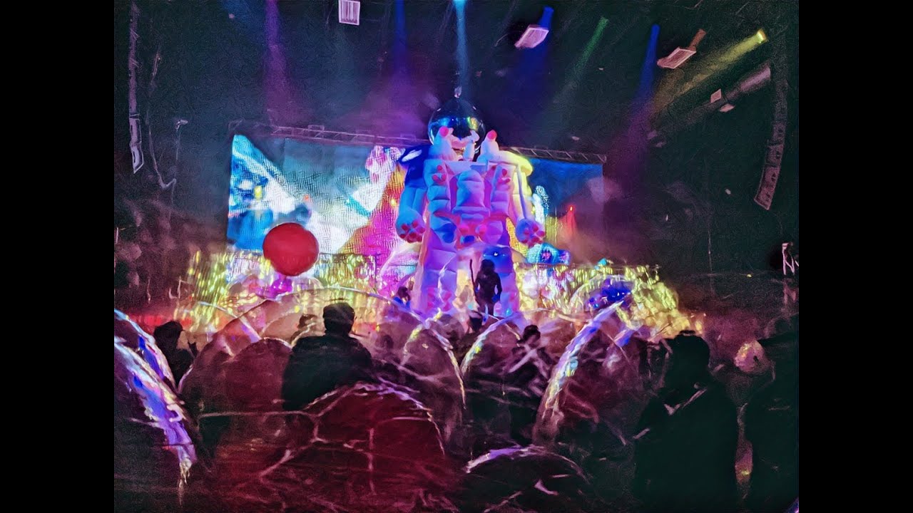 The Flaming Lips - The Worlds First Space Bubble Concert - 012221 - YouTube