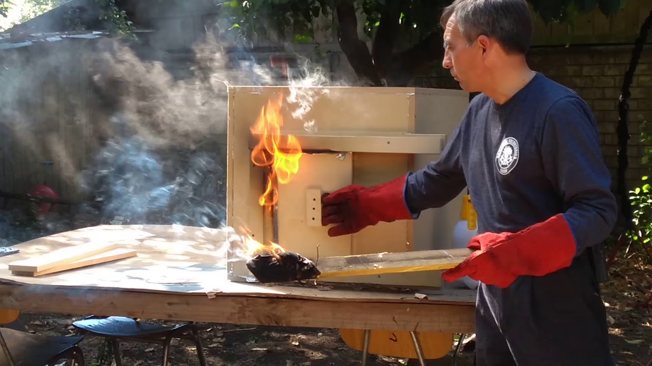 Charla Práctica Flashover y Backdraft - YouTube