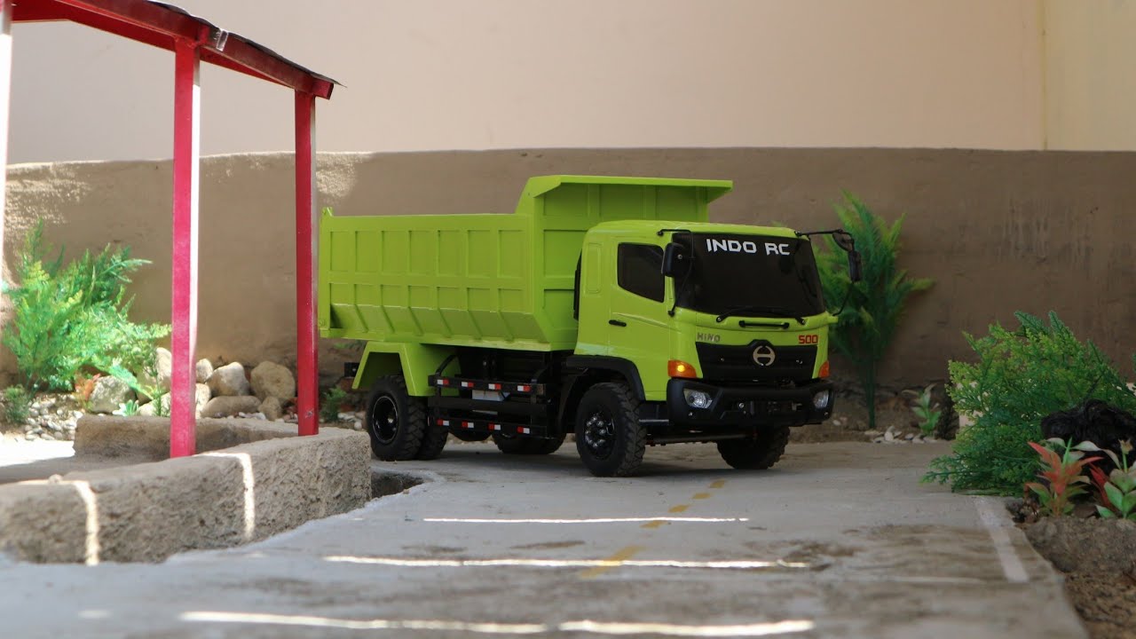RC HINO 500 1/12 MENCOBA MELINTASI TRACK RC SKALA 1/16 - YouTube