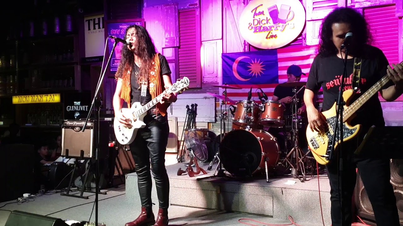 Amazing Rock Band....Muzza's feat Bob - YouTube