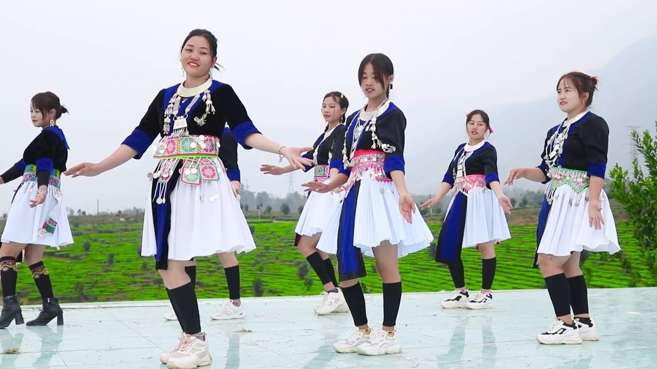 Los Kiab Muaj Lus Raws By Koob Meej Yaj & Saw Lauj_ Dance Nkauj Hmoob ...