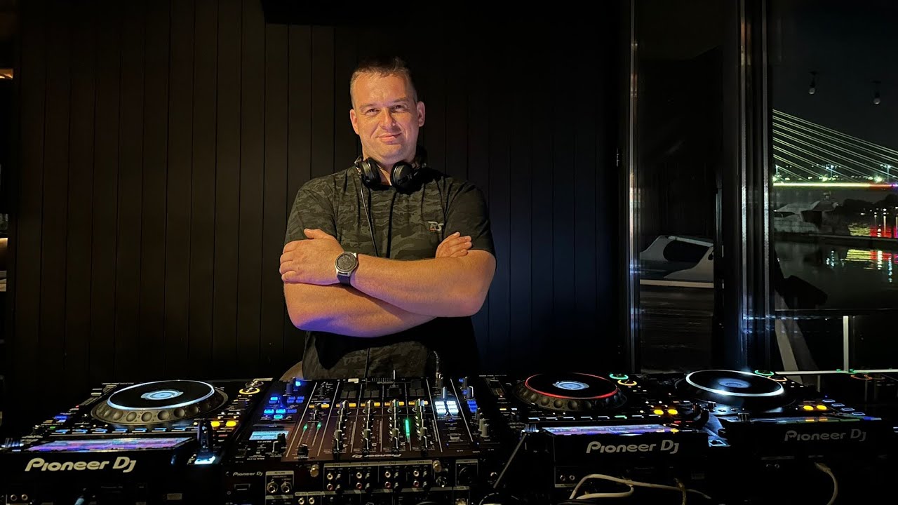 Alex' Soulful Weekend (DJ Alex Di) - YouTube