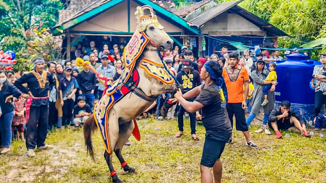 ATRAKSI KUDA RENGGONG SILAT - SI KELANA KUDA GAGAH || SENI BENJANG ...