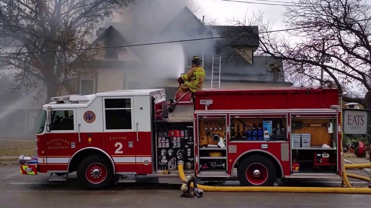 Georgetown, TX Fire Department fighting structure fire at Eats on 8th ...