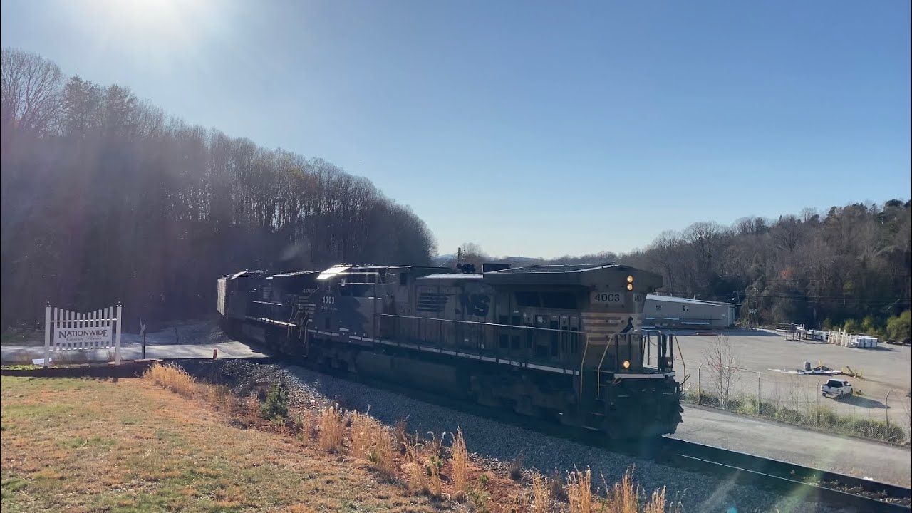NS 55W at Martinsville, VA w/4003 “RED MANE” LHF - YouTube