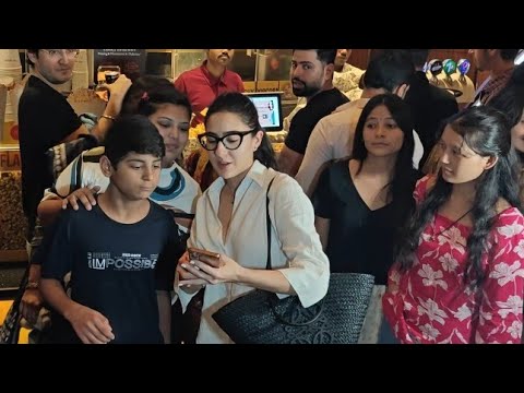 Sara Ali Khan's First Video With Fans: She Gives Selfies, Hugs, and Lots of Love | Lovely Gesture