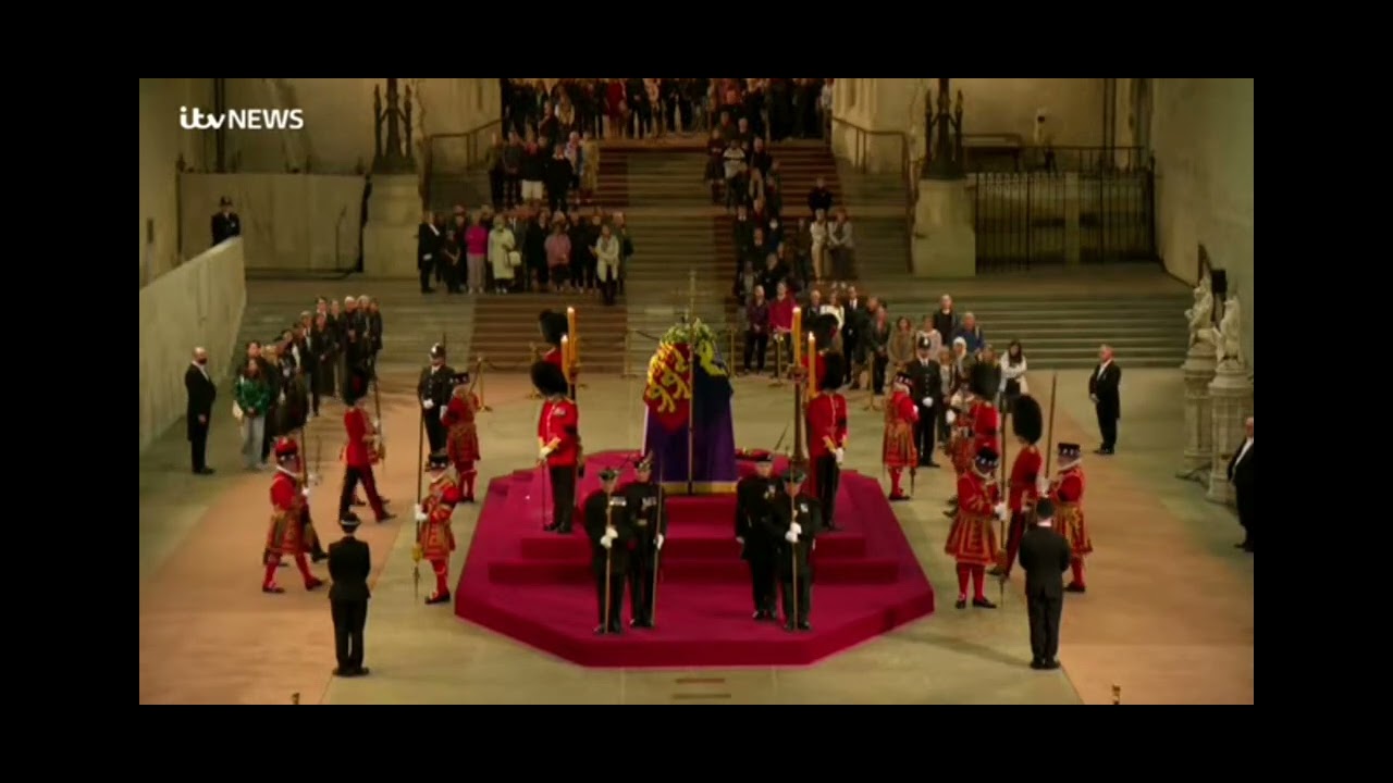 Queens Guard..Faint!! 😶 - YouTube