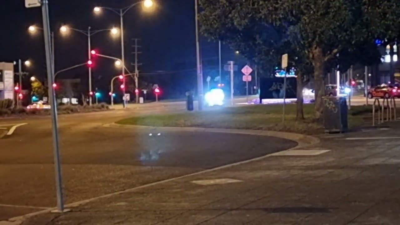 VicPol - Ford Ranger Divisional Van Responding 1of2 (2022) - YouTube