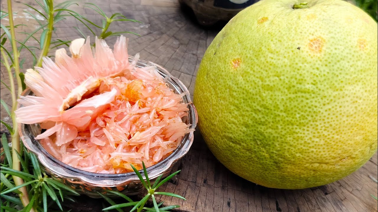 টক ঝাল বাতাবি লেবু মাখা|| Masala Jambura Recipe|| Pomelo Fruit ||RT Cooking - YouTube