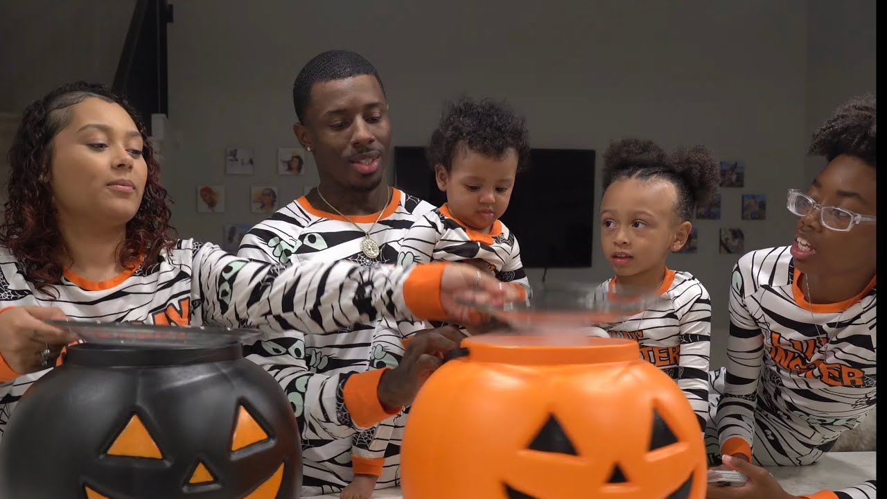 HALLOWEEN VS REAL FOOD CHALLENGE - YouTube