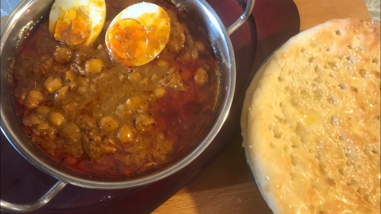 Lahori Nashta | Thailay walay Naan Chana authentic recipe | Sunday ...