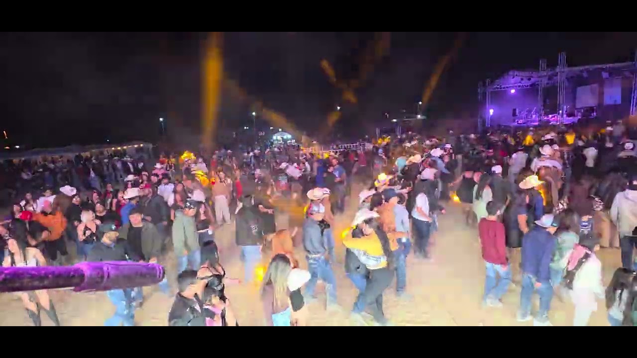 La Gozadera y La Mini La Jauría Norteña en Huarichi Dgo - YouTube