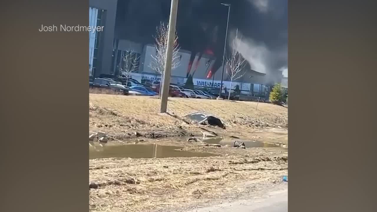 Walls collapse at Walmart distribution center - YouTube