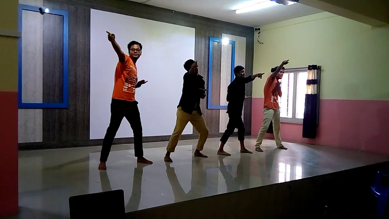 One type of funny group dance - YouTube