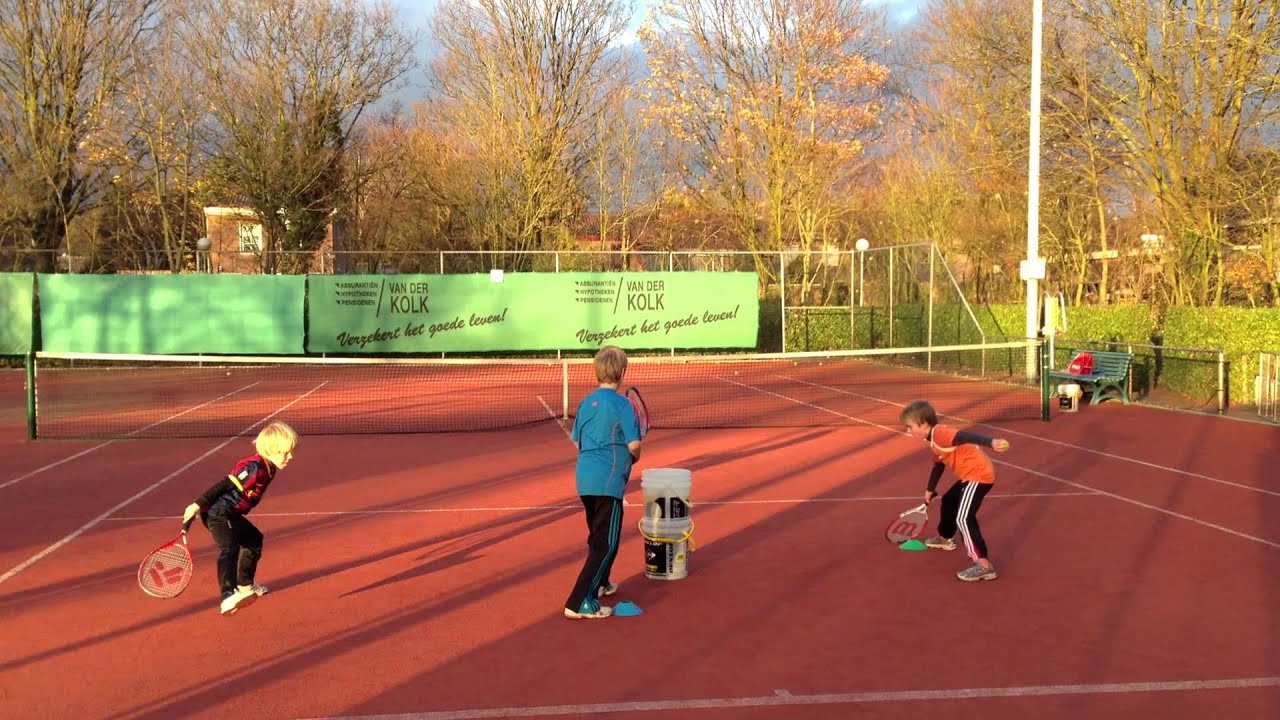 Geert tennistrainer Tennis Activity; Service oefening jeugd - YouTube