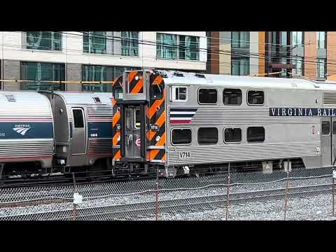 Amtrak Northeast Regional meets VRE Commuter Train in Washington, DC ...