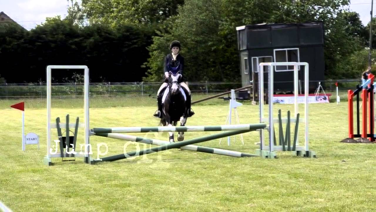 Eagle Moor Showjumping - YouTube