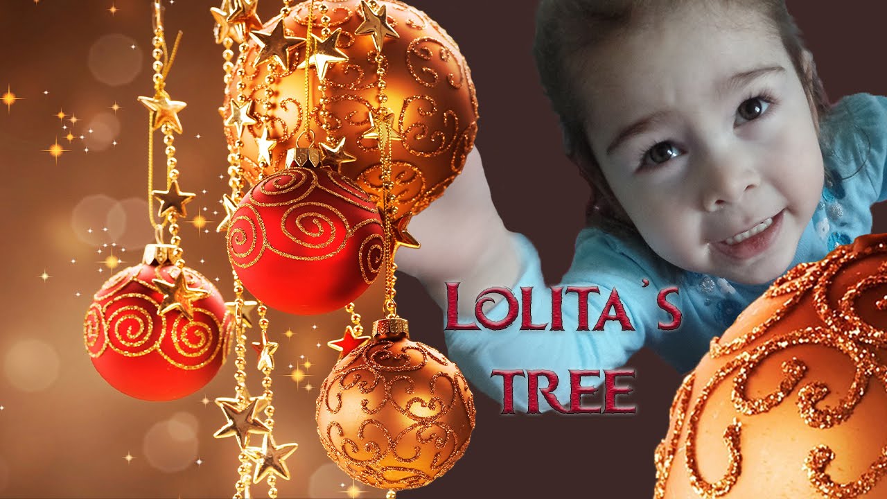 Lolitta saw her Christmas tree for the 1st time! - YouTube
