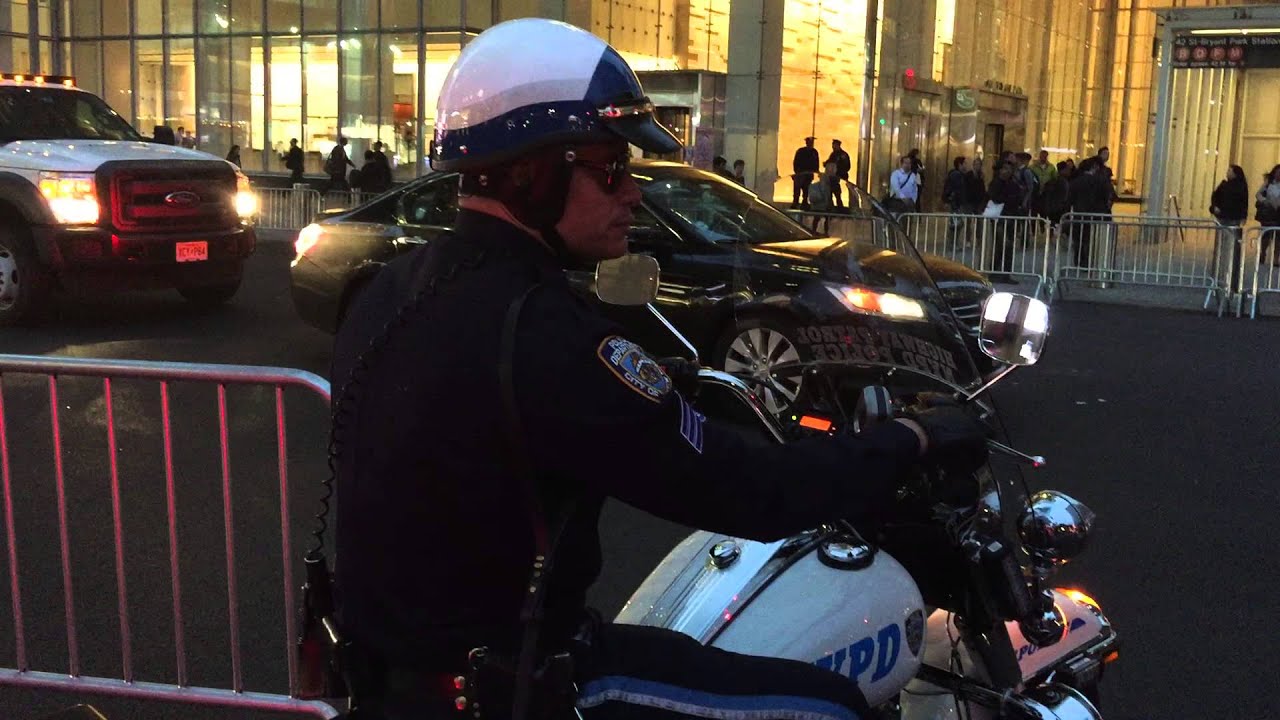 QUICK GLIMPSE OF NYPD HIGHWAY PATROL MOTORCYCLE UNIT GOING ON PRESIDENT ...