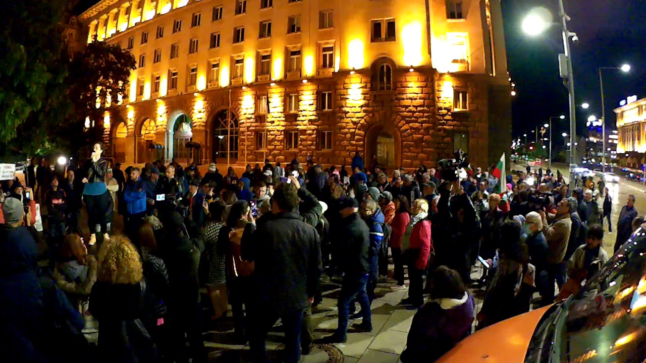 Ружа Райчева (Ruja Raycheva) с призив "Без маски" на протест #ден104 с ...