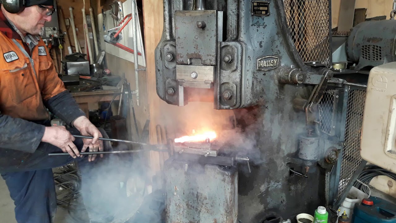 Forging conrod for project motor bike Yamaha HL 500 replica - YouTube