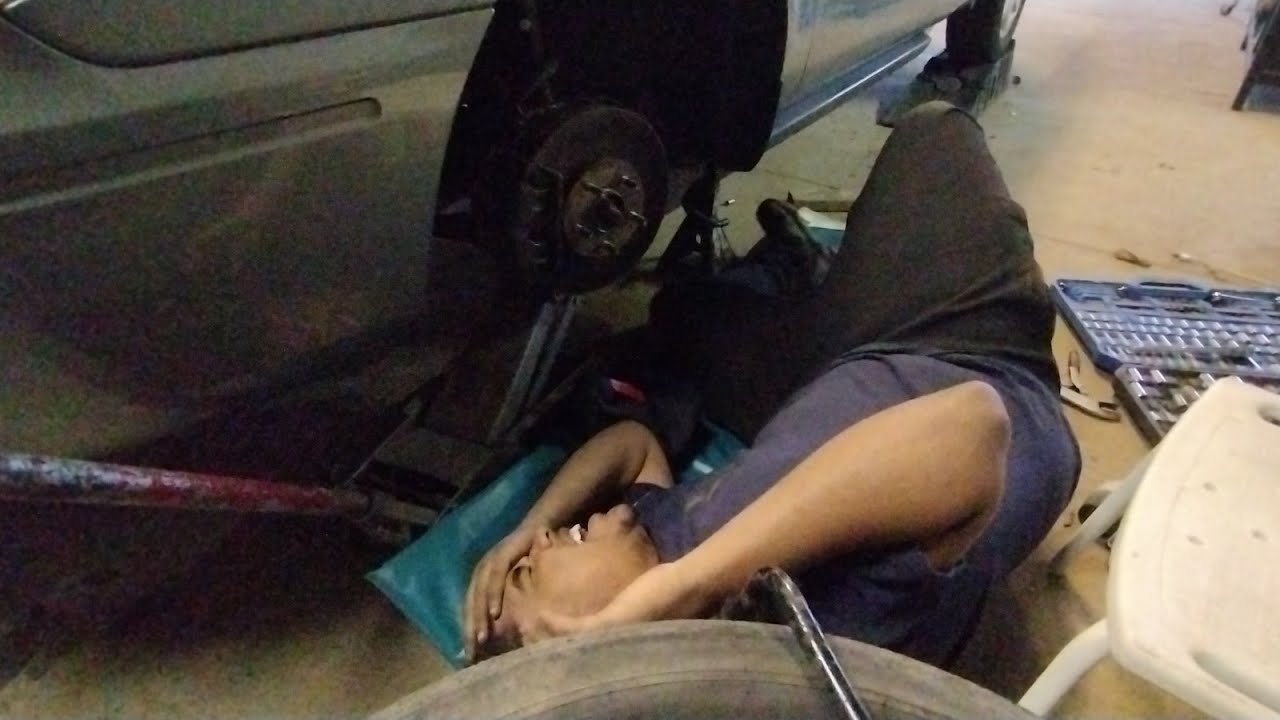 Ford Taurus rusted out rocker panel #reallife #rust - YouTube