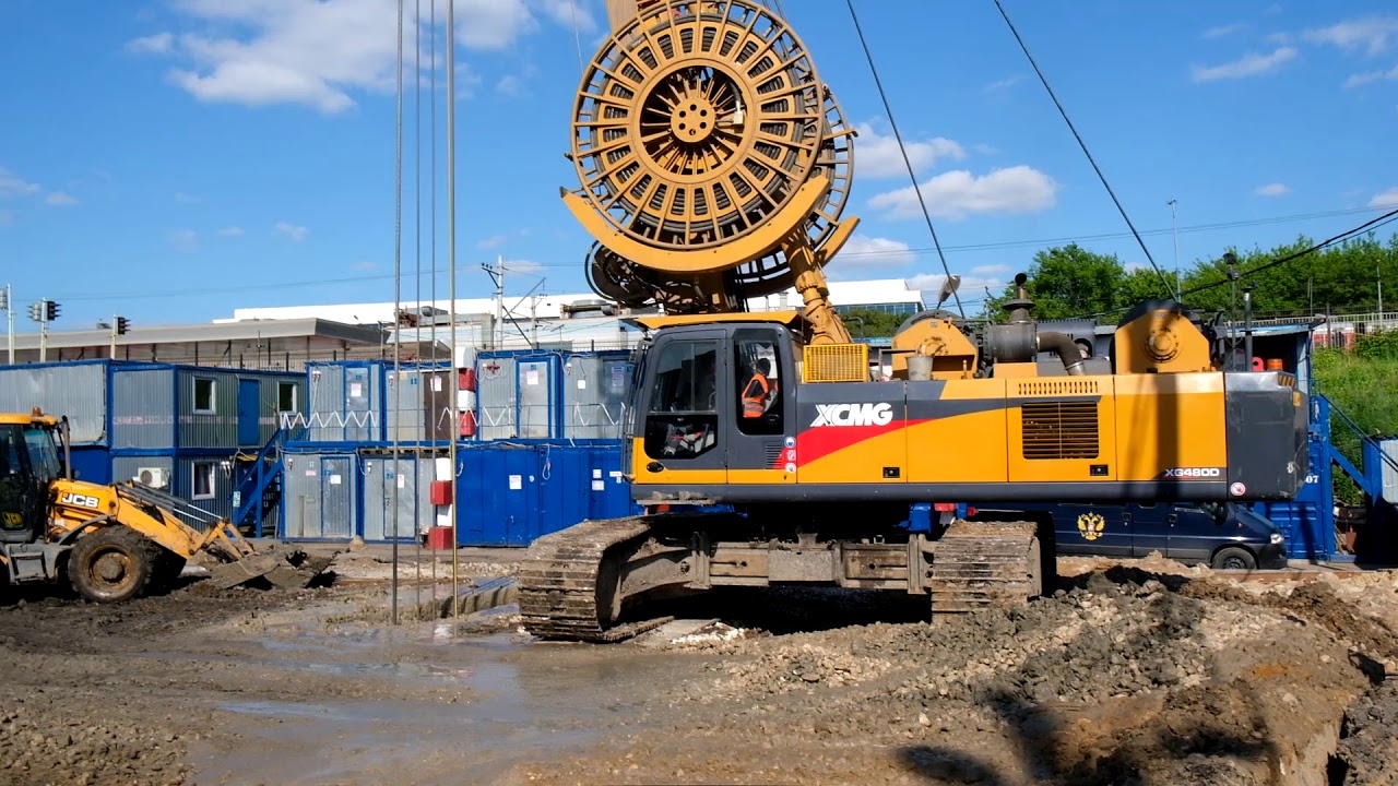 XCMG XG480D - YouTube