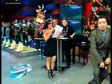 Malena esquer vestido negro/azul/naranja bailando
