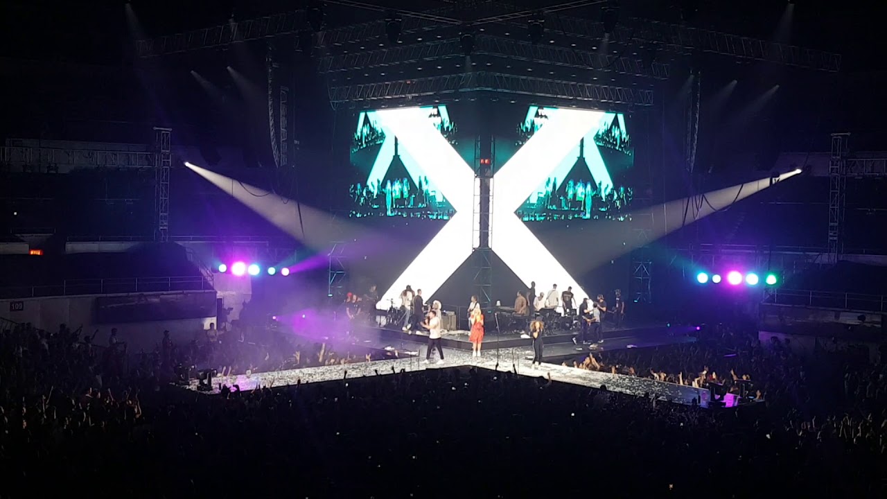 Alive - Hillsong United X Young & Free Live in Manila 2018 - YouTube