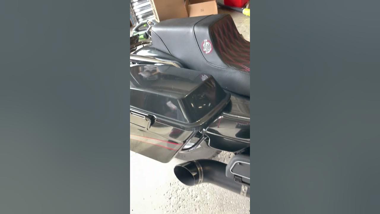 Python Rayzer Exhaust Clip: 08 Road Glide - YouTube