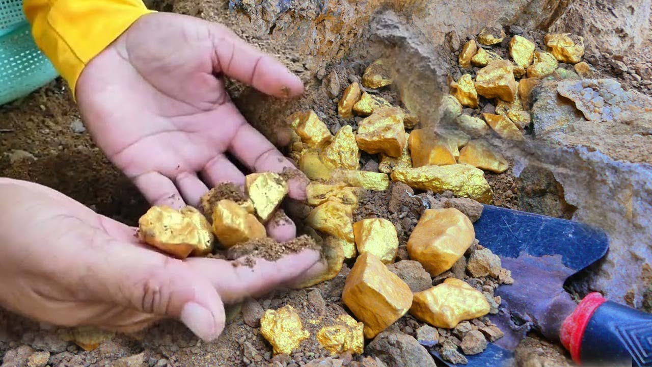 that's amazing Gold Miner found a lot of Treasure worth Million Dollar ...