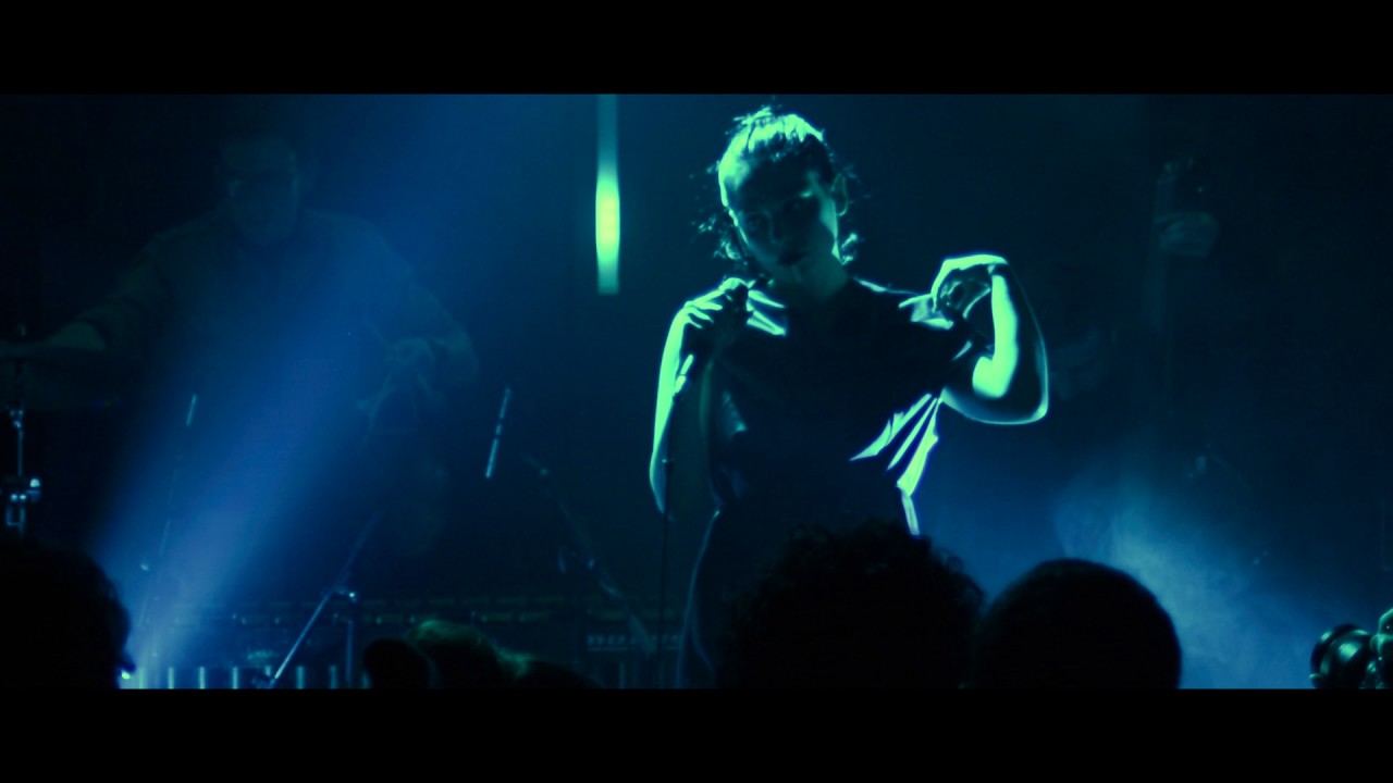 Sofia Sarri - the moon (live) - YouTube