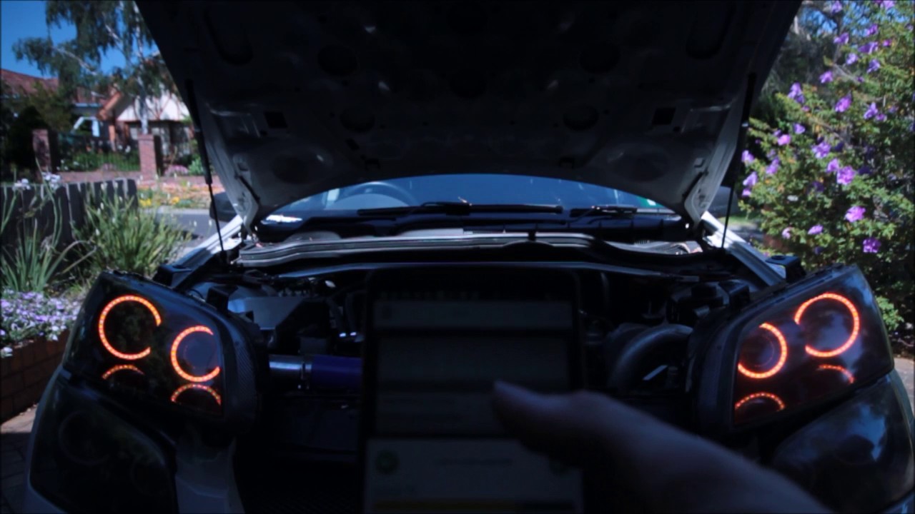 VE Commodore Pontiac G8 Quad projectors COB halo angel eyes - YouTube