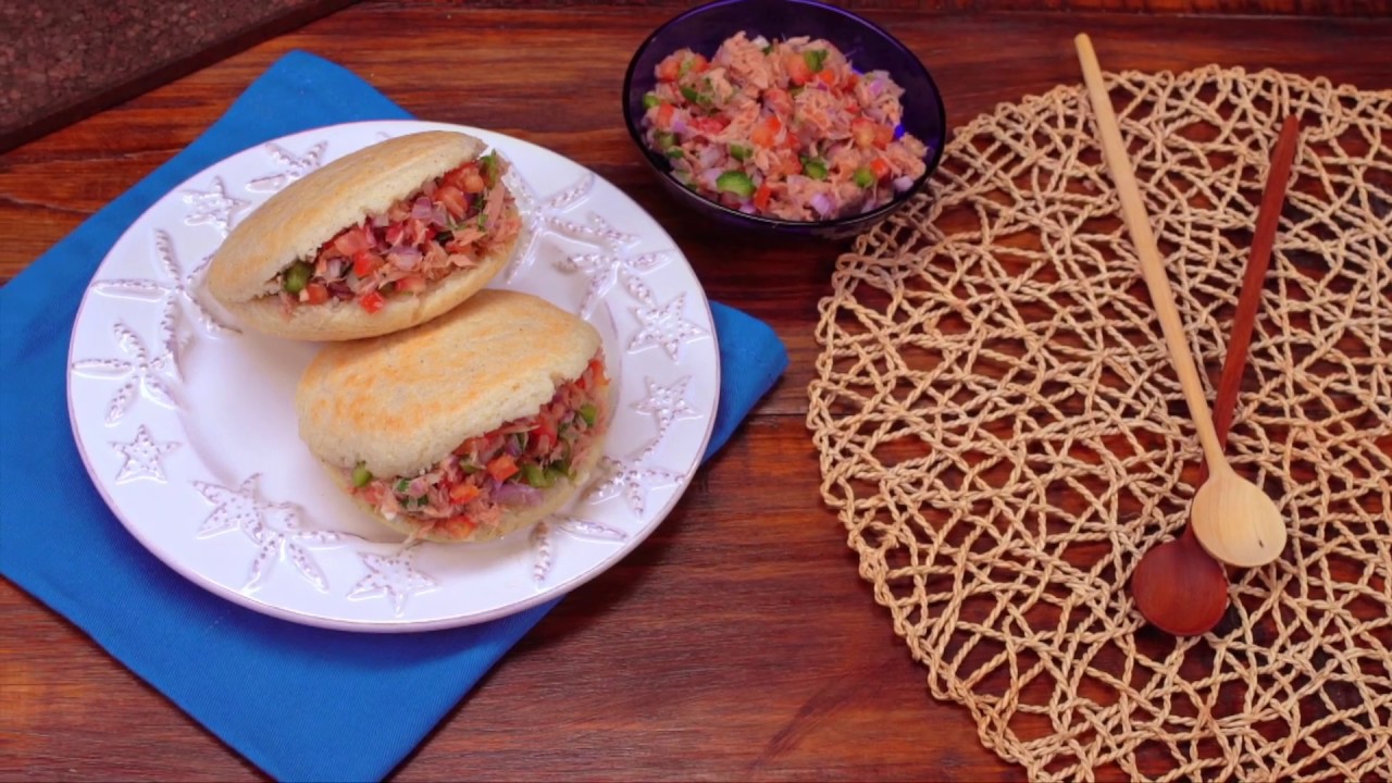 Arepa de Atun y Pico de Gallo - YouTube