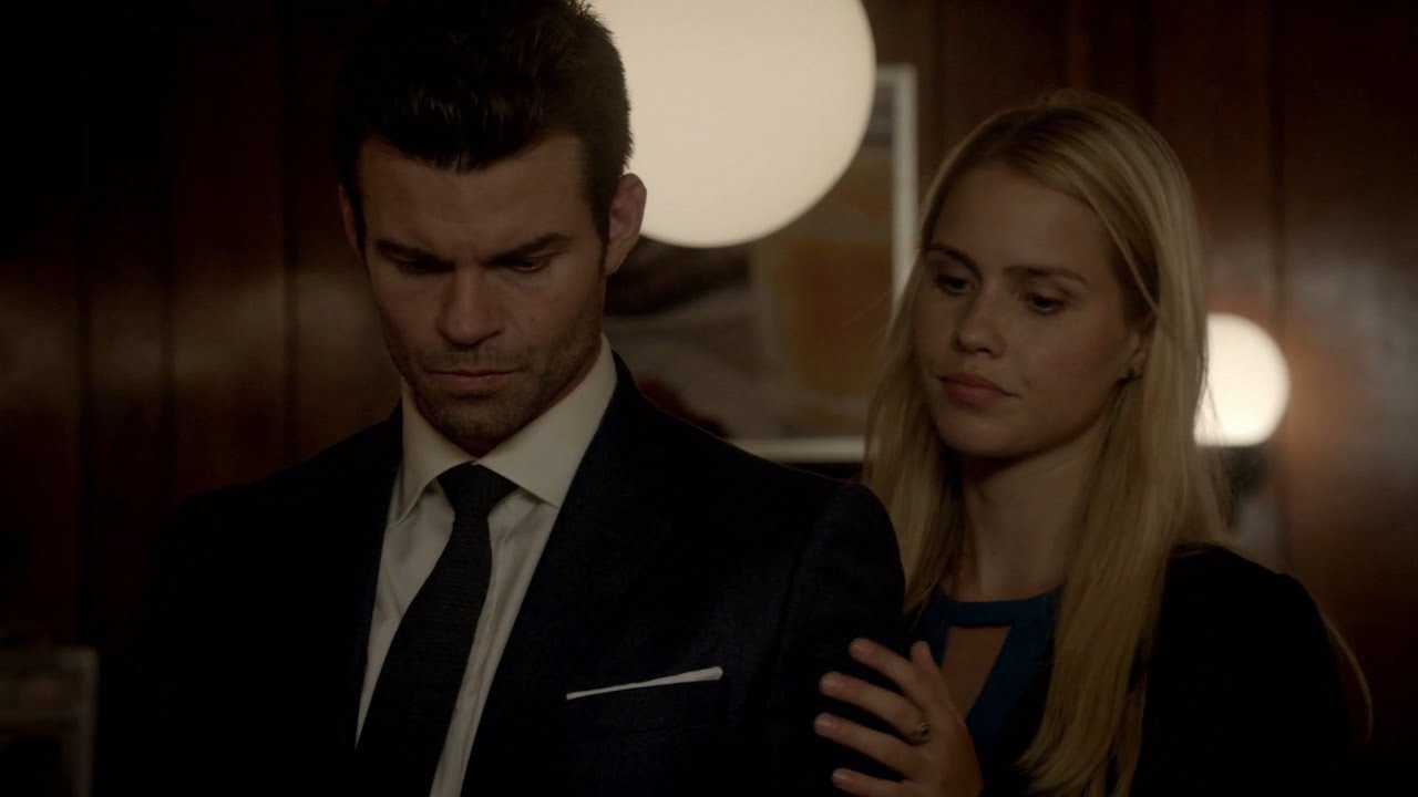 Neck snapped scene of Elijah - YouTube