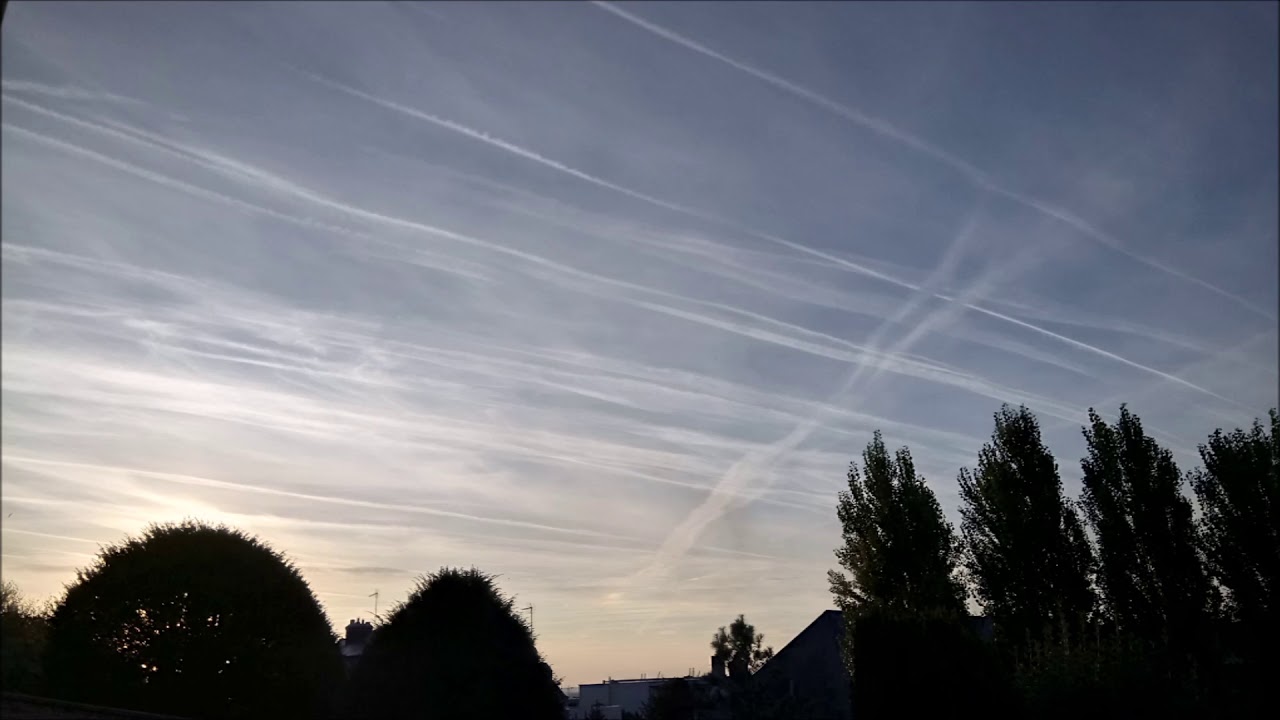 vague de Cirrus homogénitus dans le ciel Normand - YouTube
