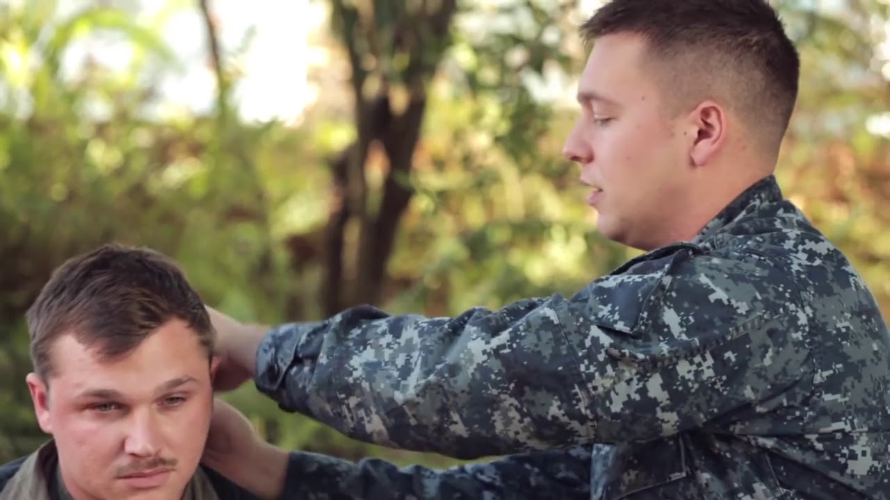 Navy Skills for Life – First Aid Training – Dislocated Shoulder - YouTube