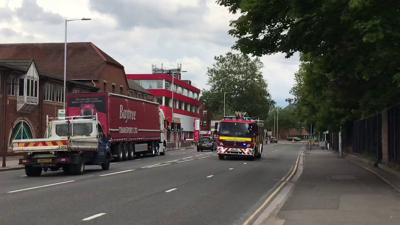 RBFRS Dedicated EFAD Appliance Responding past Caversham Road Fire ...