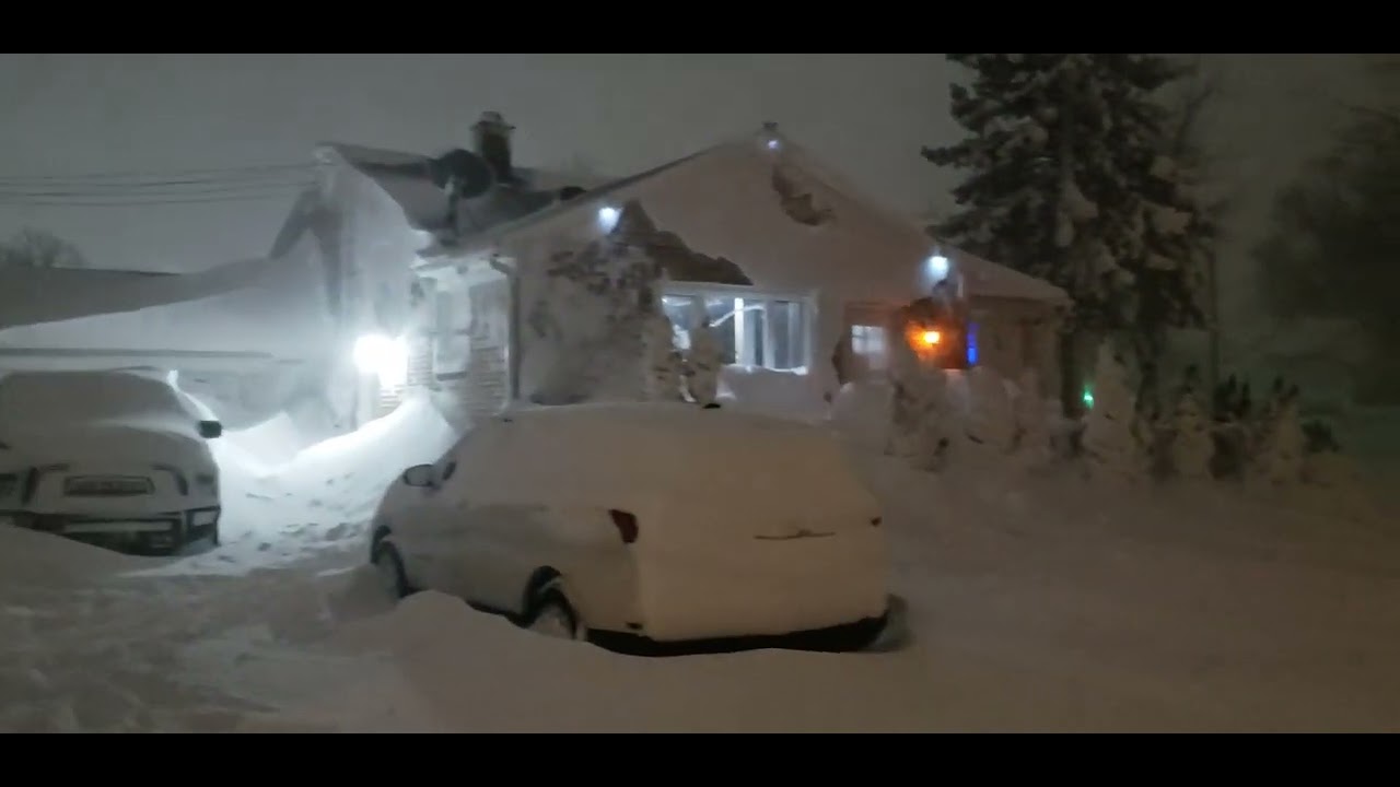 Buffalo NY Blizzard 2022. 8 Foot Snow Drifts!!! - YouTube