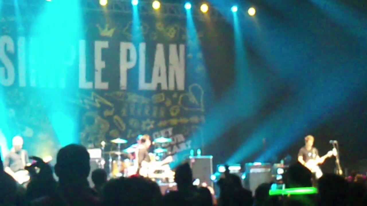 Simple Plan Live In Manila 2012 - Summer Paradise - YouTube