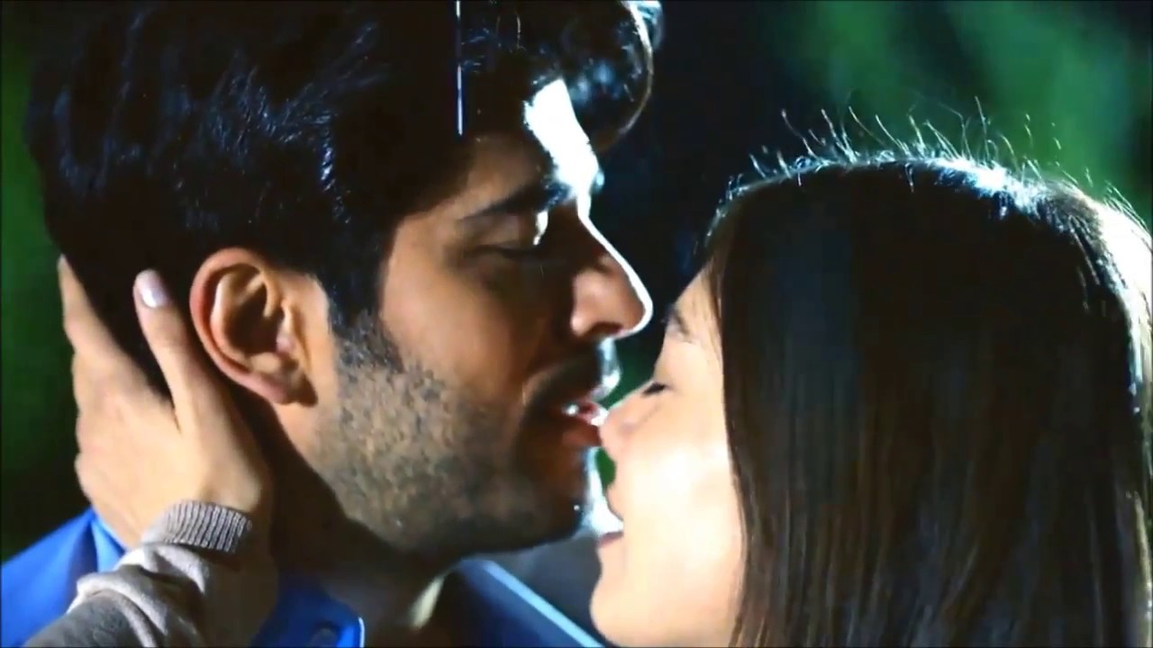 Kara Sevda - Romantic Moments ( Kemal Nihan ) - YouTube