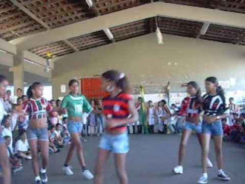 NOVINHAS DANÇANDO ABALANDO A  HORA DO GOL