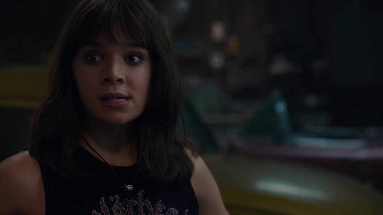 BUMBLEBEE SCARED OF CHARLIE - YouTube