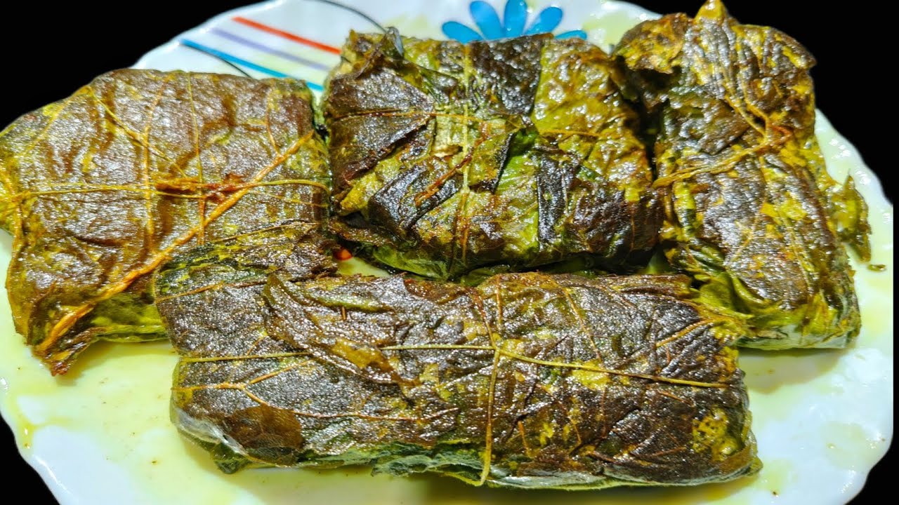 লাউ পাতায় কাতলা মাছের পাতুরি || Fish Paturi Recipe Bengali Style @AtanurRannaghar - YouTube