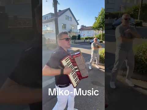 Miko-Music (50-tka, akordeon i spontaniczna zabawa)