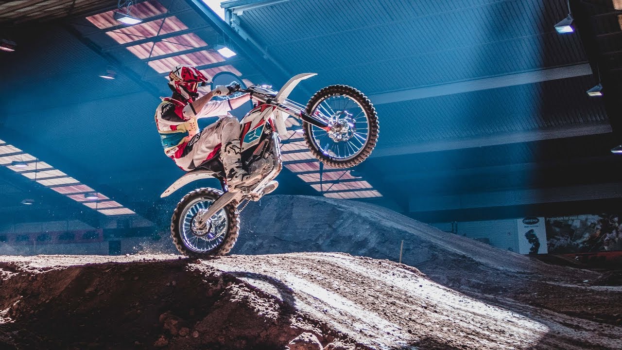 E-Motocross gegen Youtuber! Blackout, Izzi, LucasLit, David Bost - YouTube