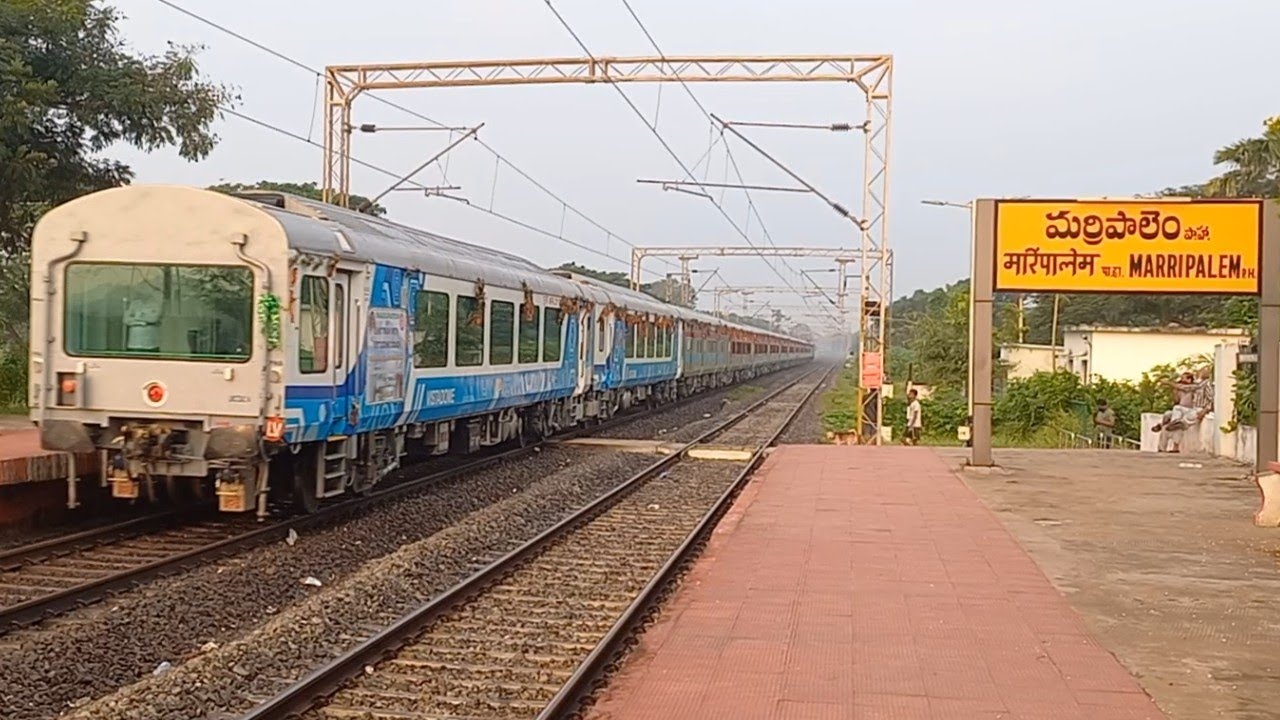 18551 VISAKHAPATNAM - KIRANDUL EXPRESS NEW LHB WITH 2 VISTADOME ARAKU ...