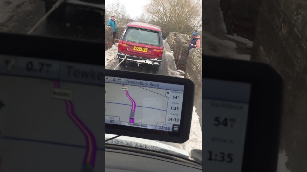 26T rigid lorry on tow by Range Rover - YouTube