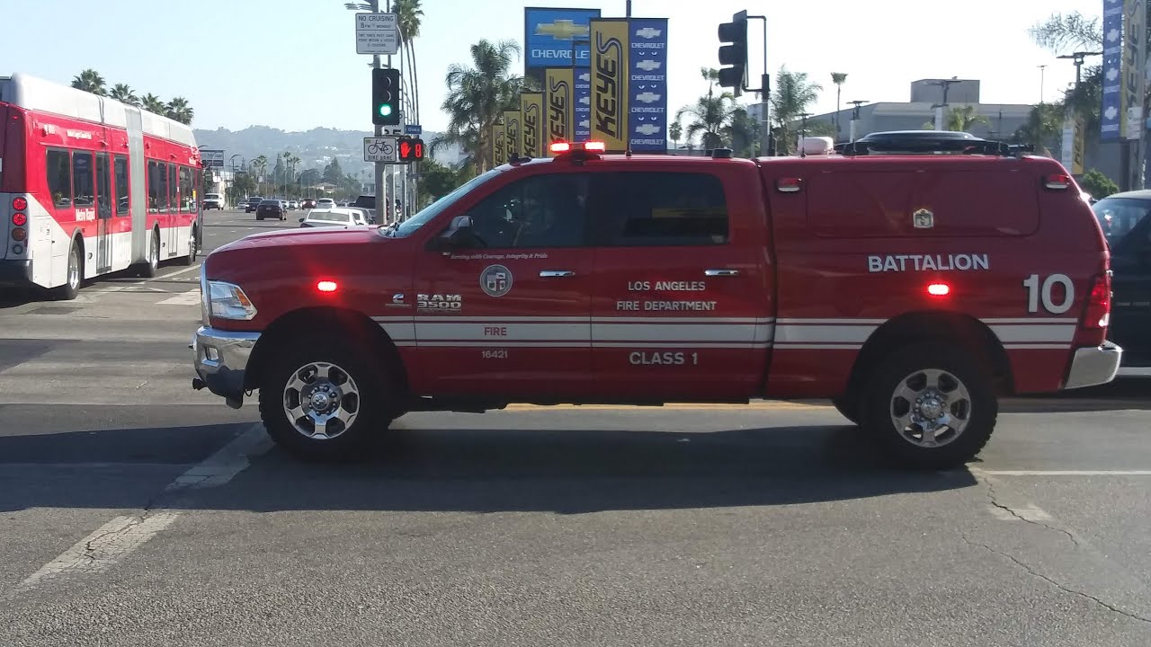 LAFD Battalion 10 Responding - YouTube